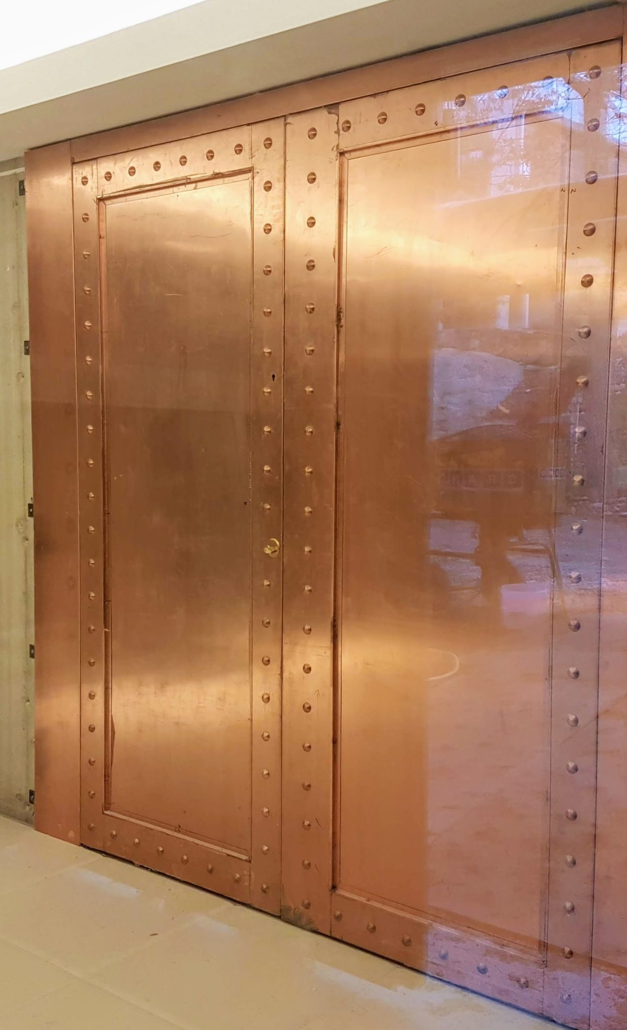 Metallglaspartier och hisschakt - Lundgrens Smide