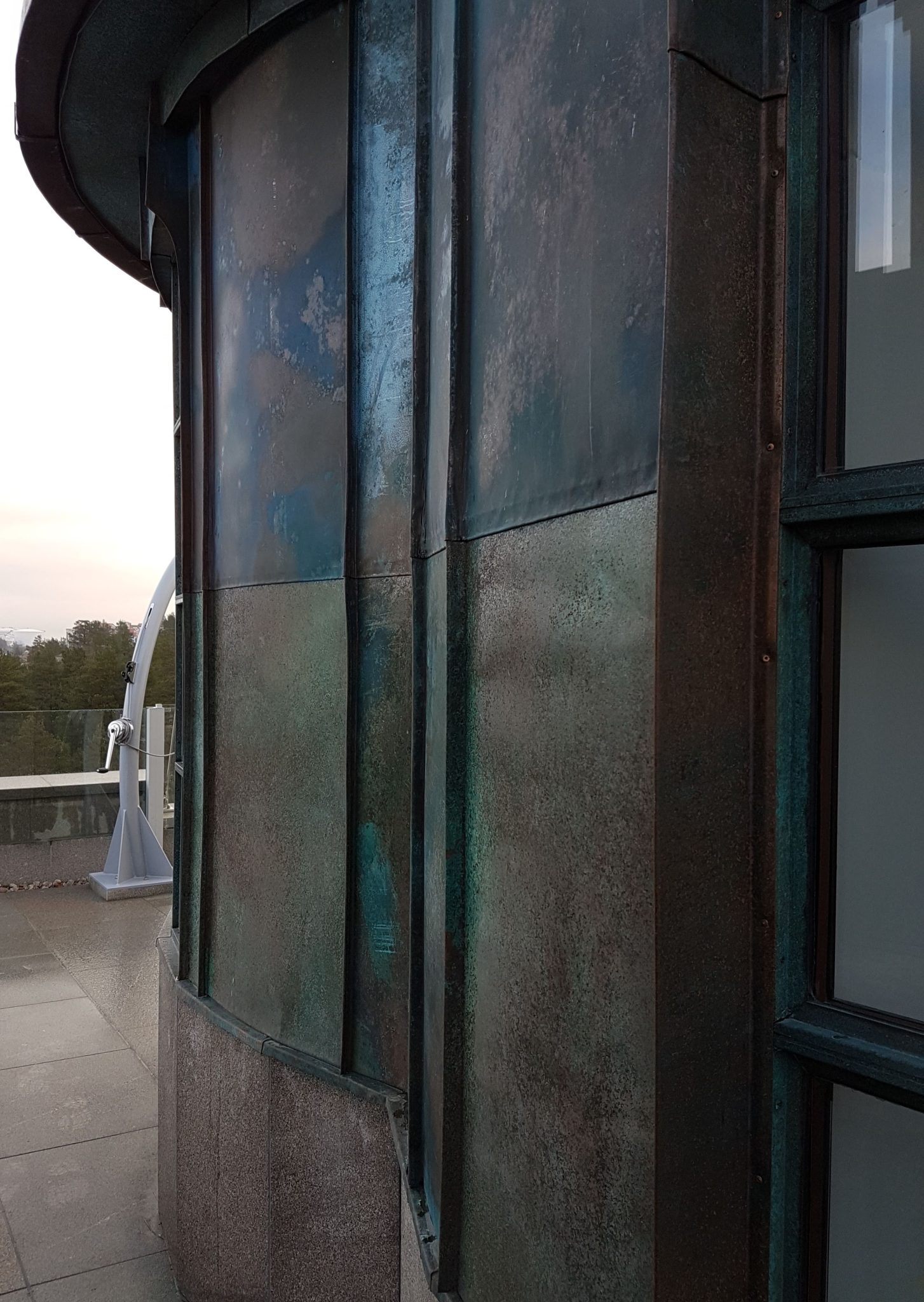Metallglaspartier och hisschakt - Lundgrens Smide