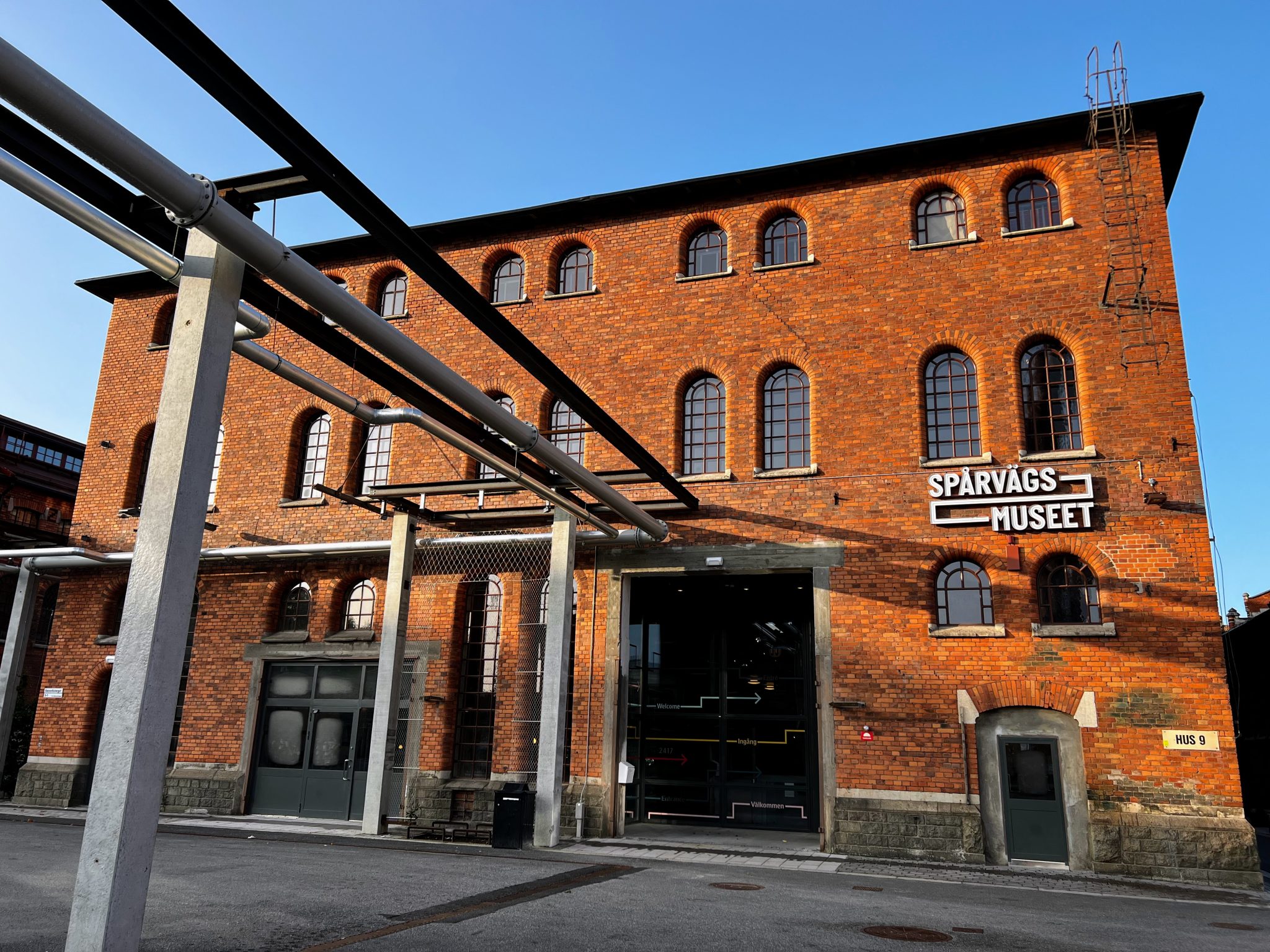 Spårvägmuseet - entrédörr, stålglaspartier & glas hisschakt - Lundgrens ...