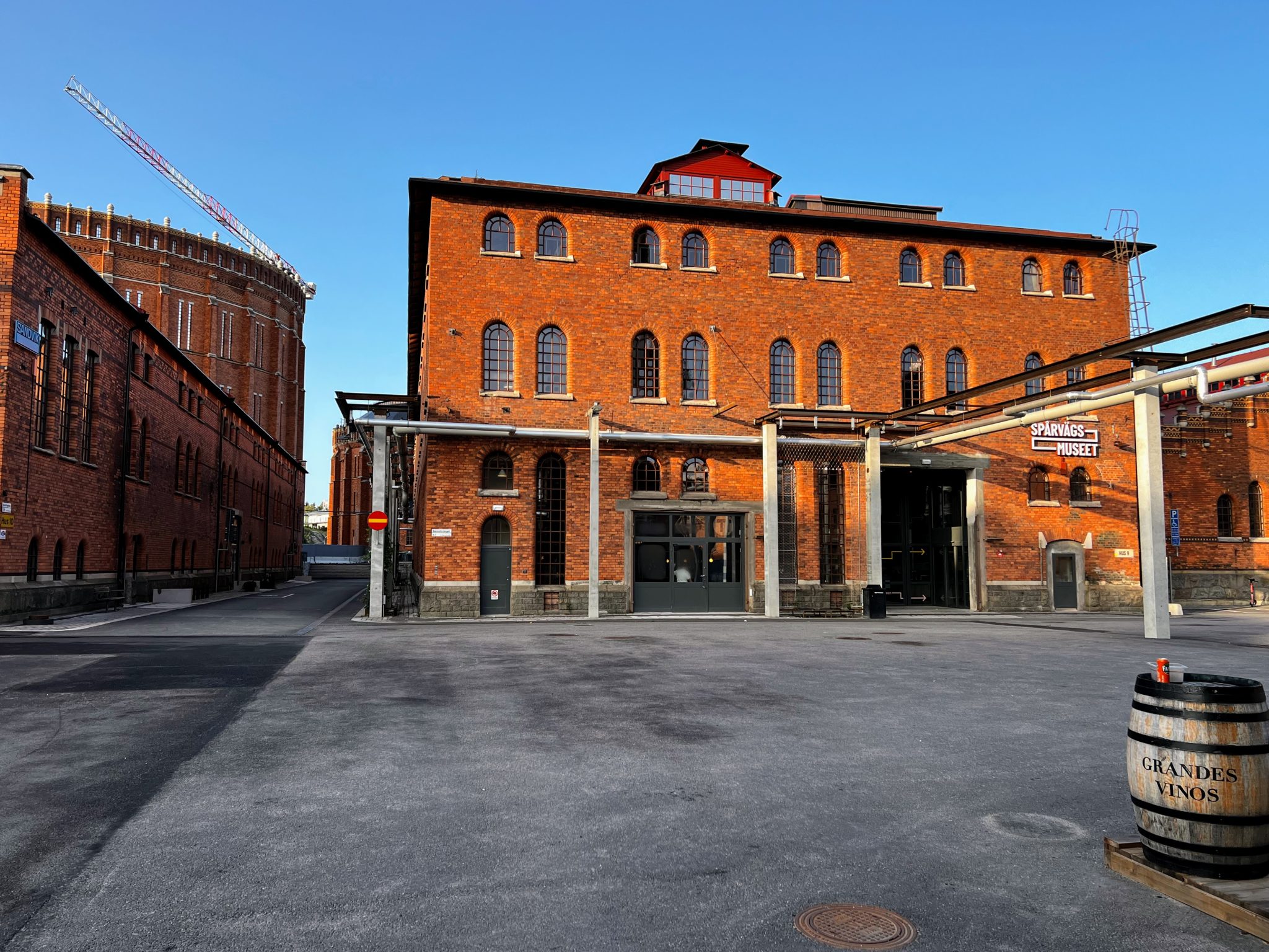Spårvägmuseet - entrédörr, stålglaspartier & glas hisschakt - Lundgrens ...