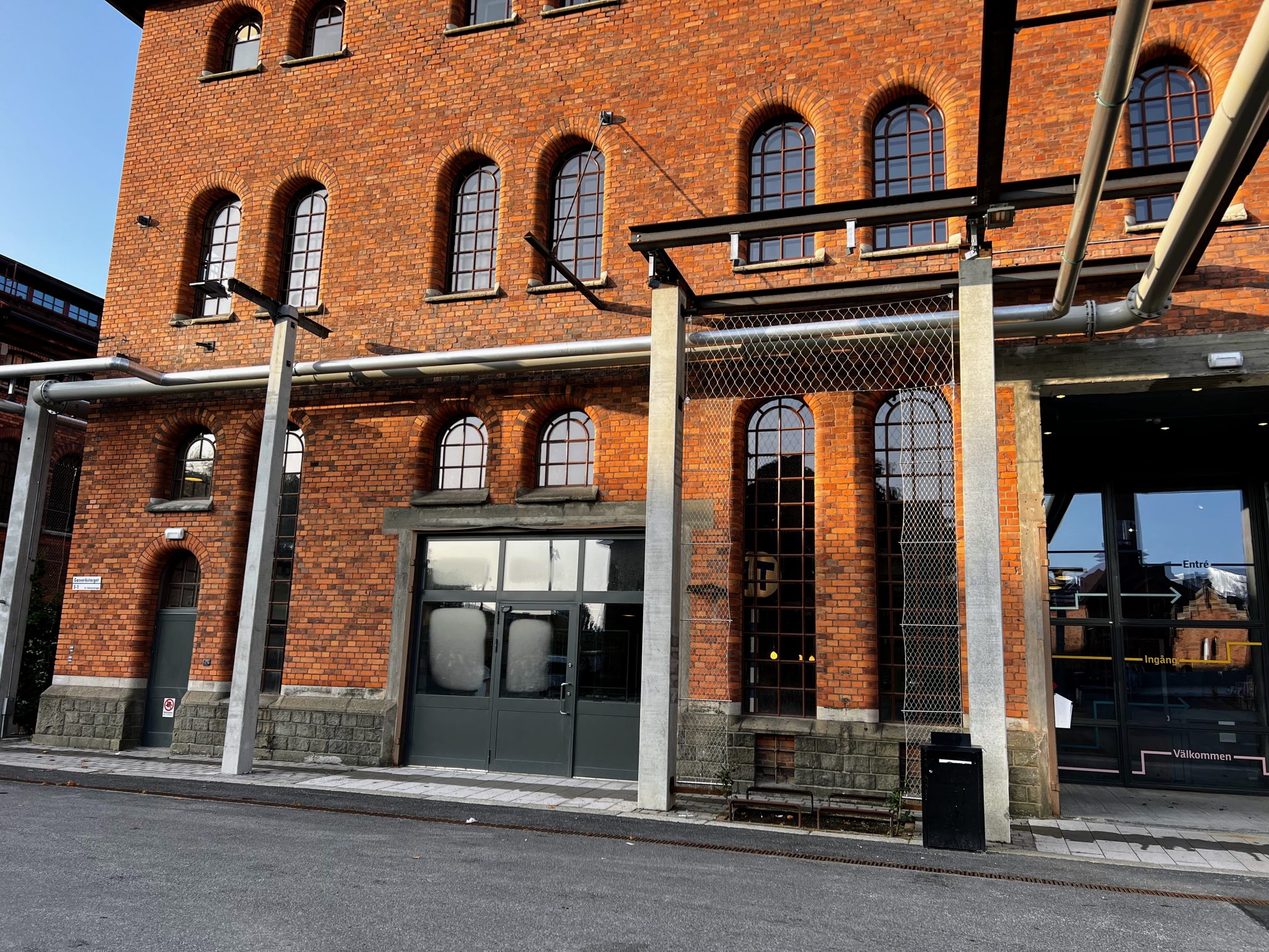 Spårvägmuseet - entrédörr, stålglaspartier & glas hisschakt - Lundgrens ...